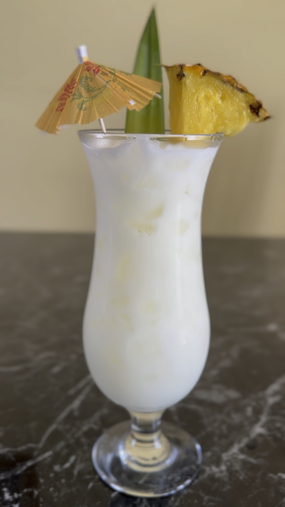 Piña Colada Koktel — Tropski Recept sa Rumom, Ananasom i Kokosom