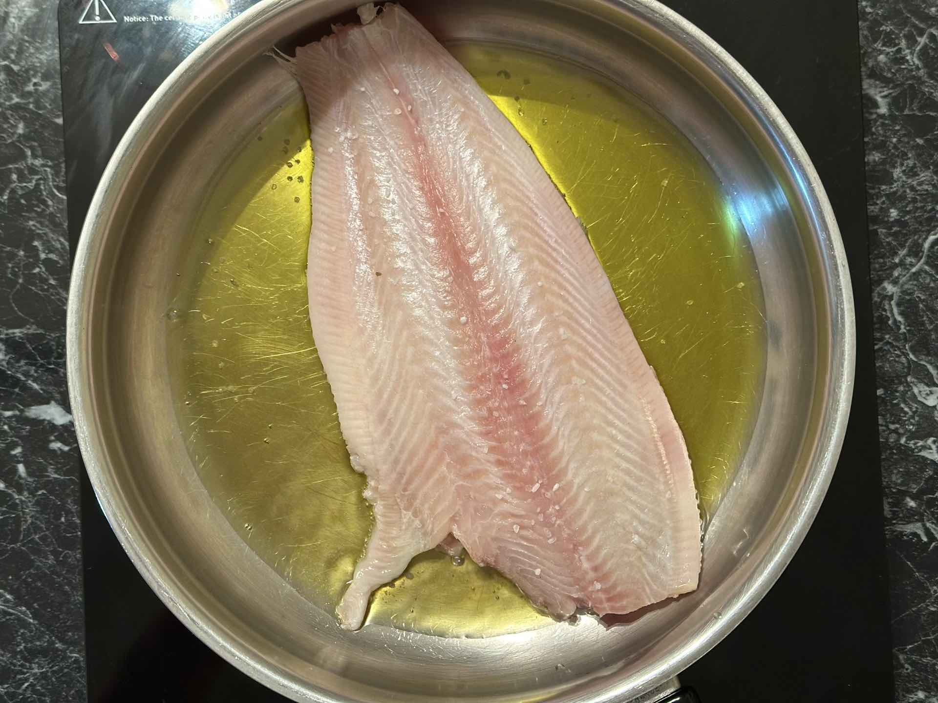 Iverak u Sosu od Maslaca i Belog Luka — Sočan Filet sa Limunom